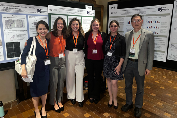 Shiyong Wu lab showcases student, alumna researchers at American Society for Photobiology meeting